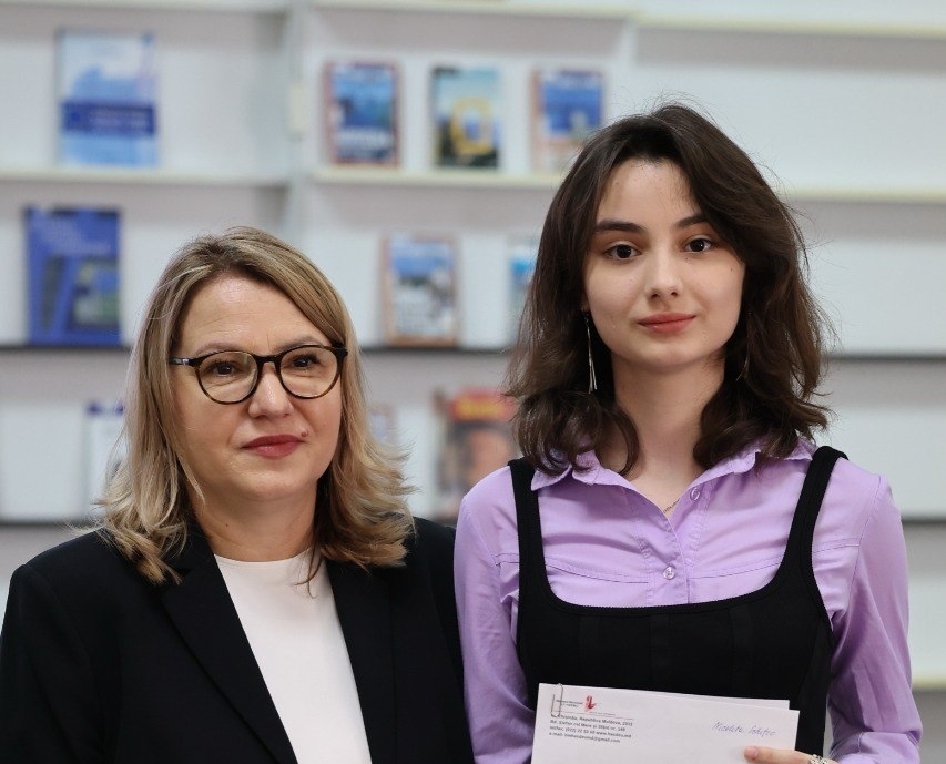 Nicoleta Schițco – ORAȘ DE STANIOL ȘI CHIHLIMBAR – Chișinău, orașul meu